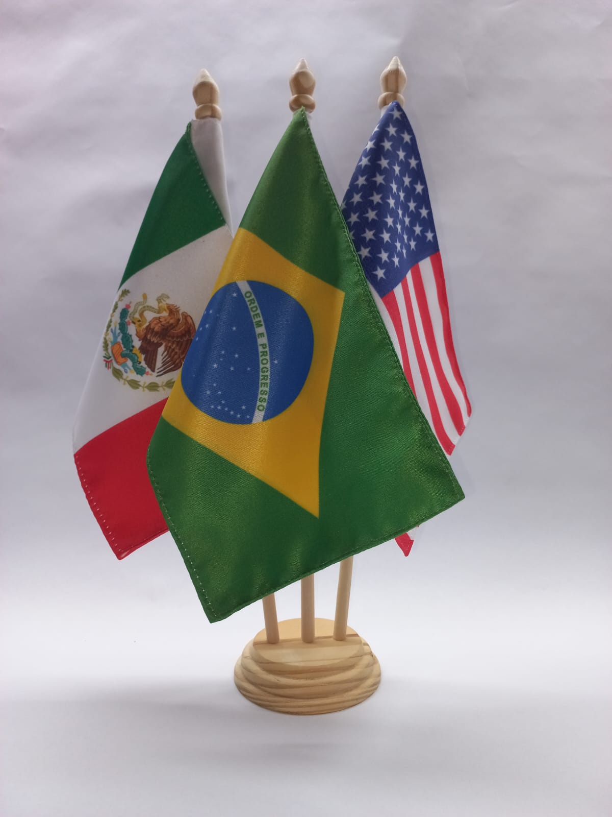 Bandeira de Mesa - Kit 3 Bandeiras + 3 Hastes + 1 Base de madeira – VDR ...